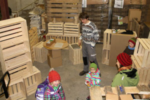 Simon-Scheffler-mit-der-naechsten-Generation | Livona - Bio-Blog